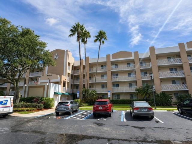 Luxury apartment complex for rent in Tamarac, United States