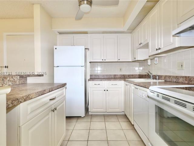 Luxury apartment complex for rent in Tamarac, Florida