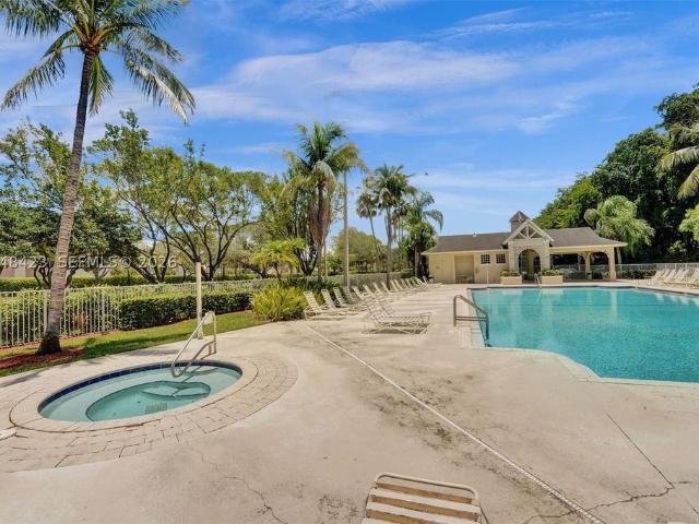 Luxury apartment complex for rent in Tamarac, Florida