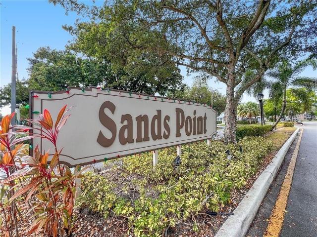Luxury apartment complex for rent in Tamarac, Florida