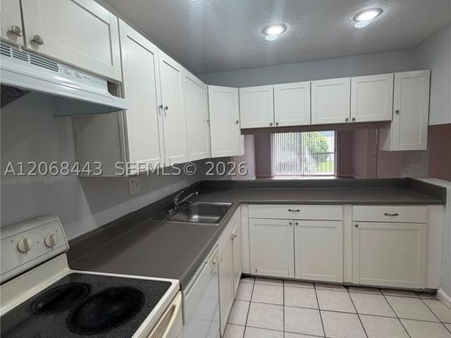 Luxury apartment complex for rent in Tamarac, Florida