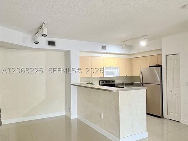 Luxury apartment complex for rent in Tamarac, Florida