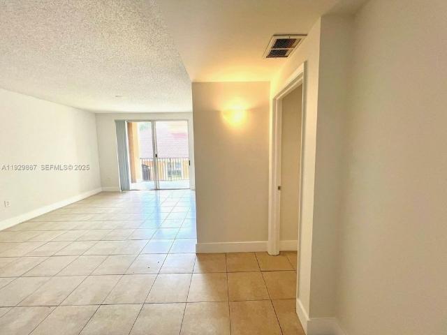 Luxury apartment complex for rent in Tamarac, Florida