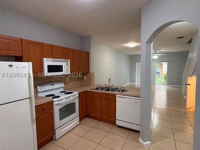 Luxury apartment complex for rent in Tamarac, Florida
