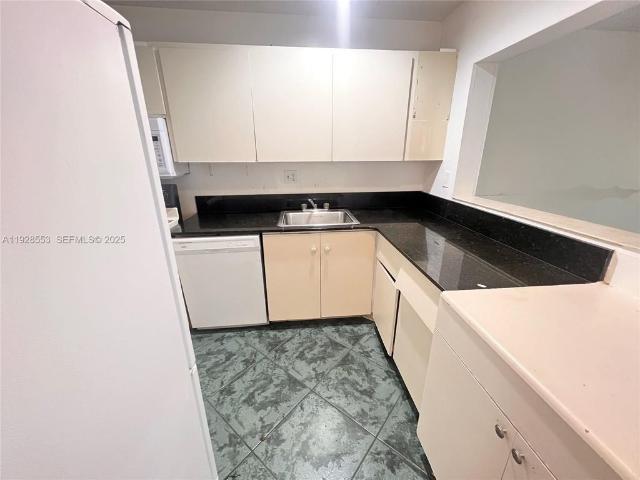 Luxury apartment complex for rent in Tamarac, Florida