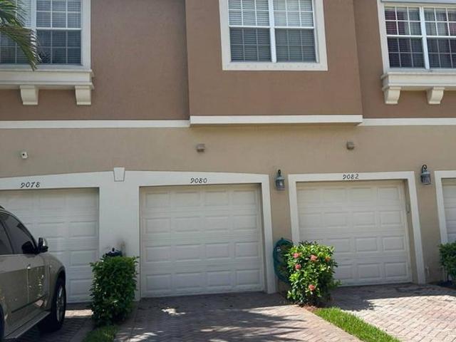 Luxury apartment complex for rent in Tamarac, Florida