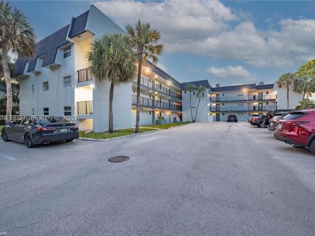Luxury apartment complex for rent in Tamarac, Florida