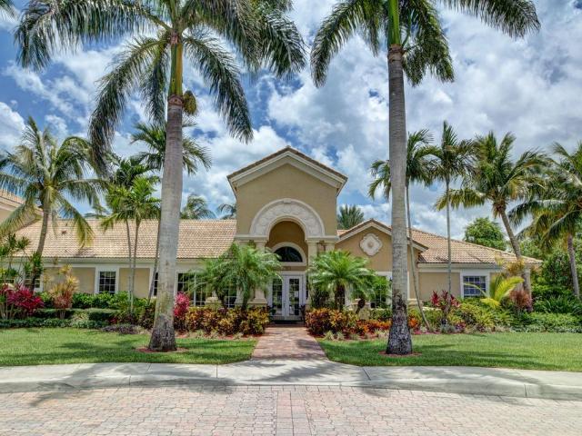 Luxury apartment complex for rent in Tequesta, United States