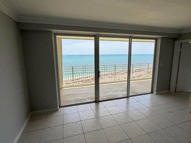 Luxury apartment complex for rent in Tequesta, United States