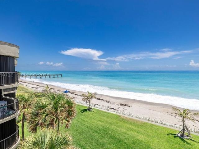 Luxury apartment complex for rent in Vero Beach, United States