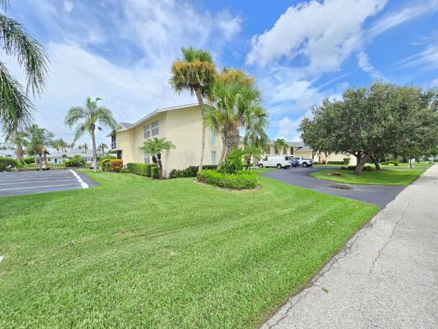 Luxury apartment complex for rent in Vero Beach, United States