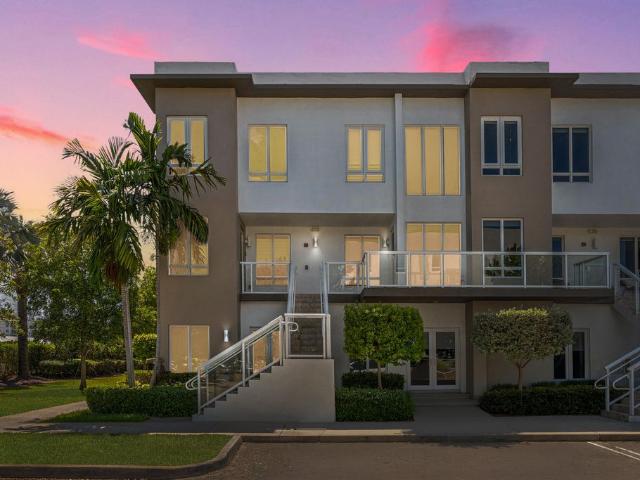 3 bedroom luxury Townhouse for sale in Doral, United States