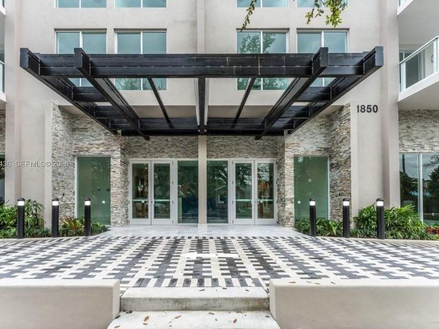Luxury apartment complex for sale in Hollywood, Florida