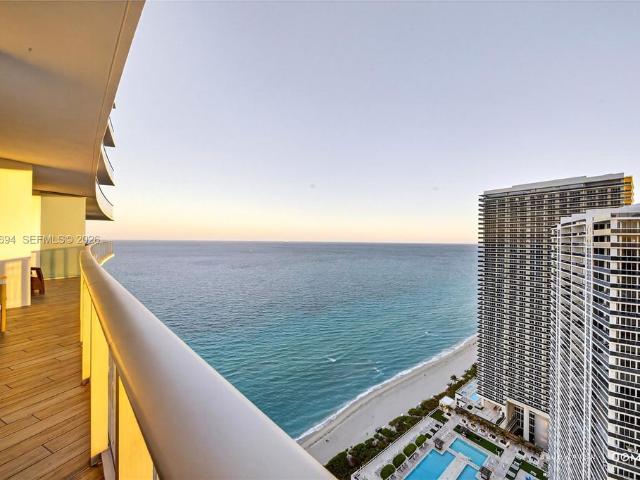 Luxury apartment complex for sale in Hollywood, United States