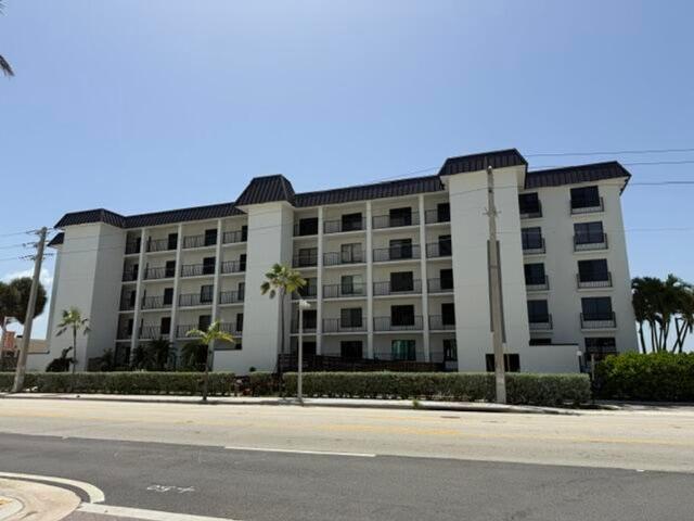 Luxury apartment complex for sale in Hollywood, United States