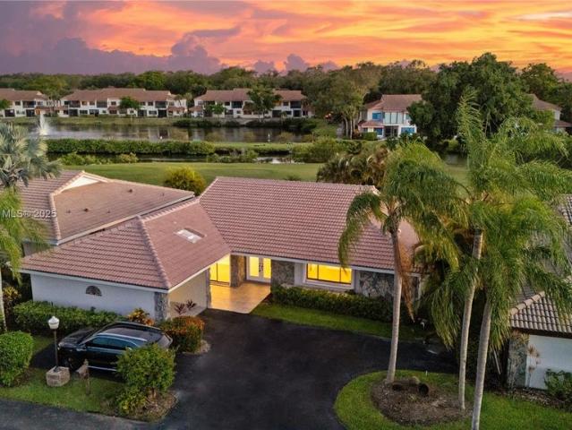 Luxury apartment complex for sale in Hollywood, United States