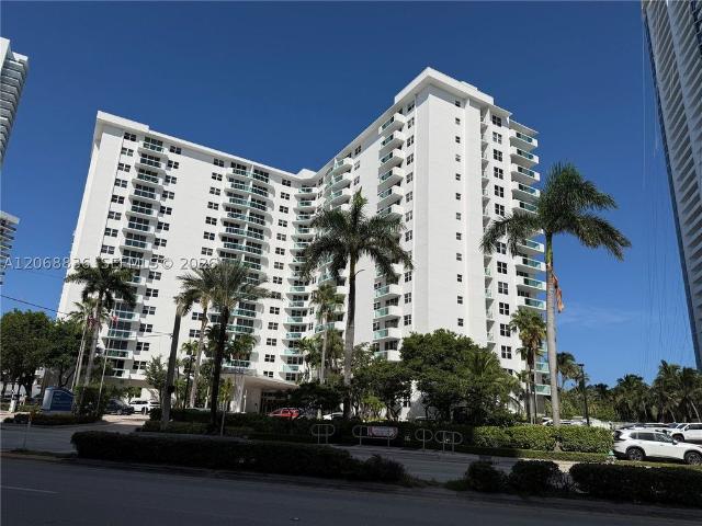 Luxury apartment complex for sale in Hollywood, United States