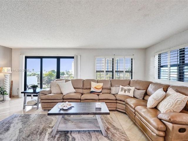 Luxury apartment complex for sale in Hollywood, United States