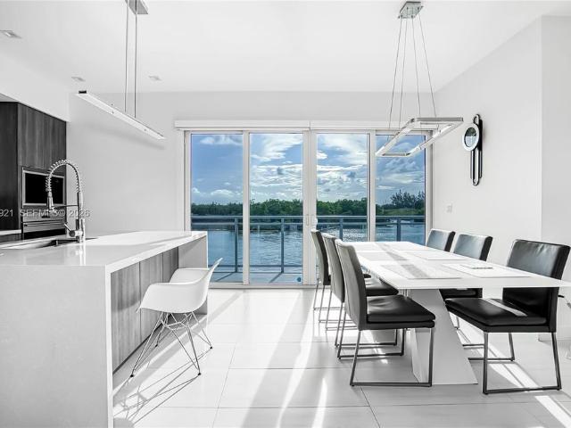 Luxury apartment complex for sale in Hollywood, United States
