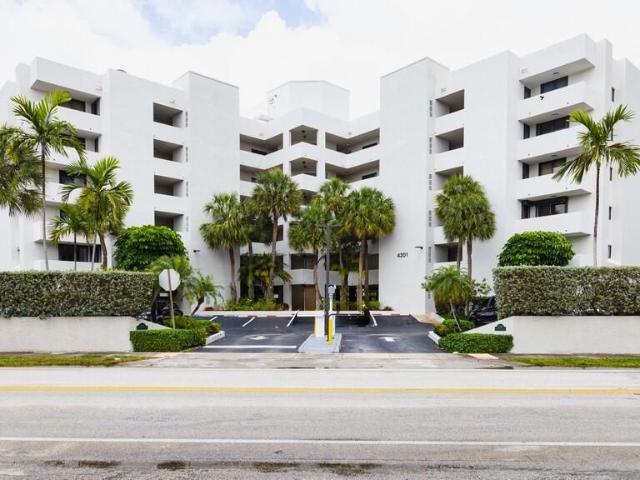 Luxury apartment complex for sale in Hollywood, United States