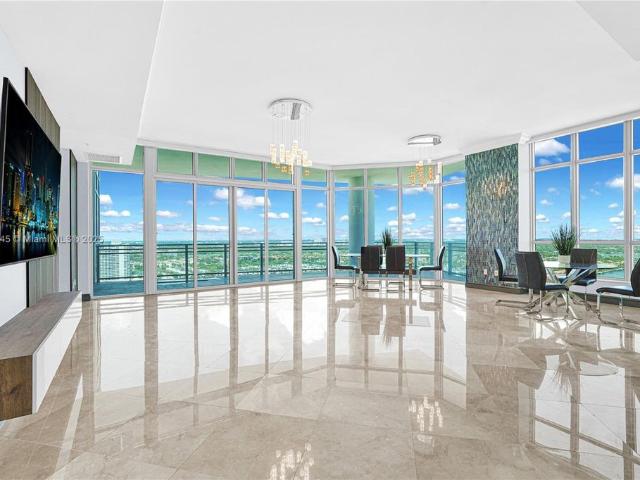 Luxury apartment complex for sale in Hollywood, United States