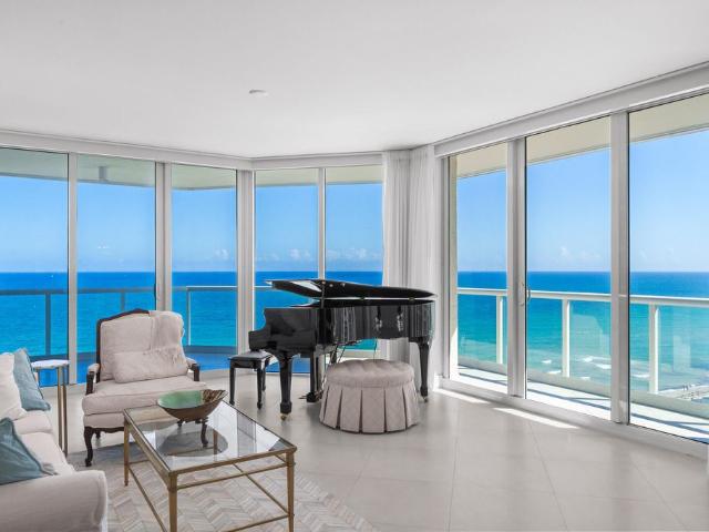 Luxury apartment complex for sale in Hollywood, United States