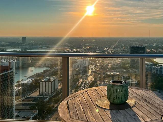 Luxury apartment complex for sale in Hollywood, United States