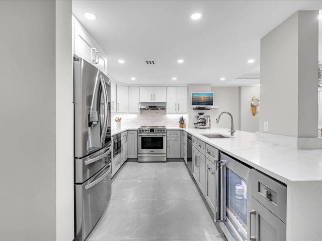Luxury apartment complex for sale in Hillsboro Beach, United States