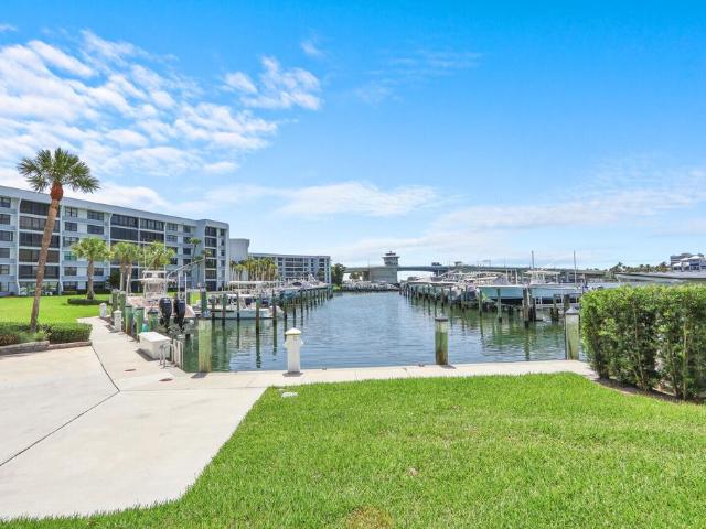 Luxury apartment complex for sale in Jupiter, United States