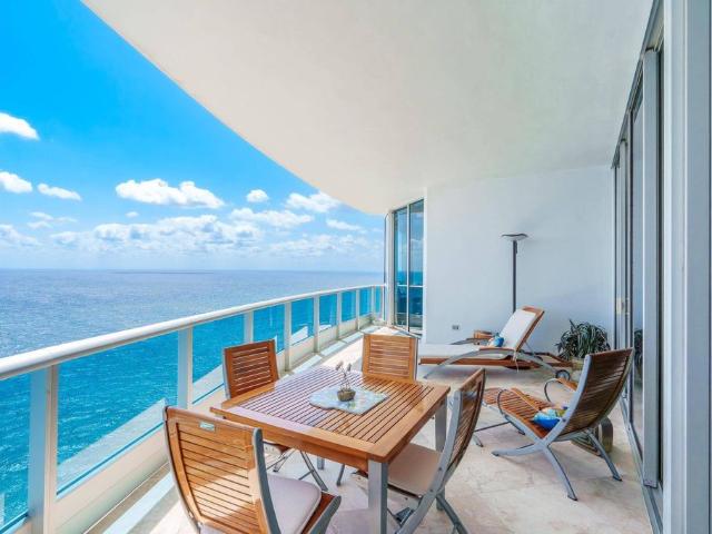 Luxury apartment complex for sale in Lauderdale by the sea, United States