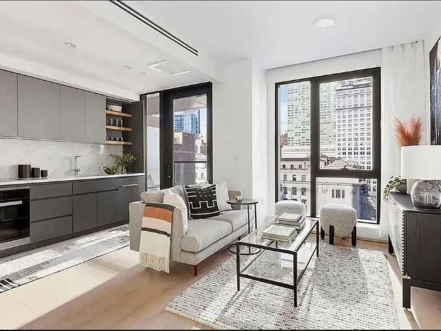 Luxury apartment complex for sale in Midtown Manhattan, United States