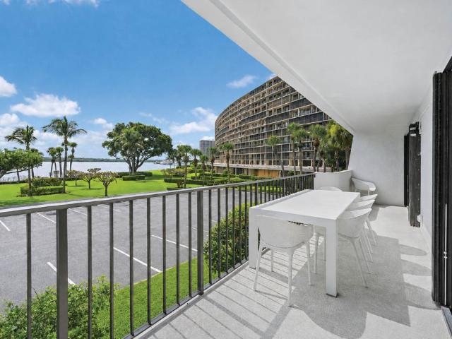 Luxury apartment complex for sale in North Palm Beach, United States