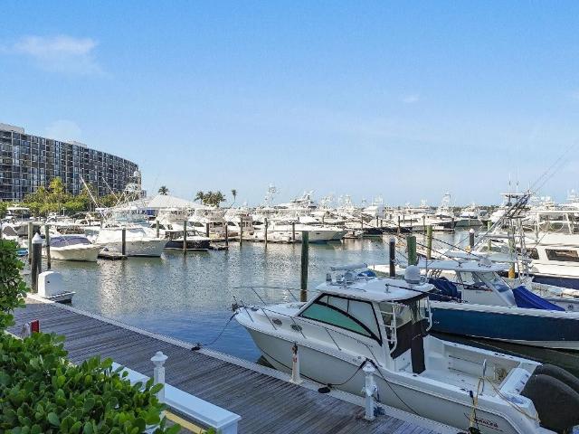 Luxury apartment complex for sale in North Palm Beach, United States