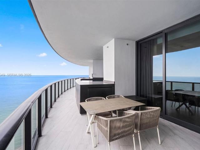 Luxury apartment complex for sale in Sunny Isles Beach, United States