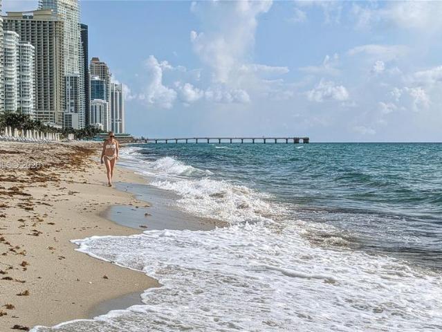 Luxury apartment complex for sale in Sunny Isles Beach, United States