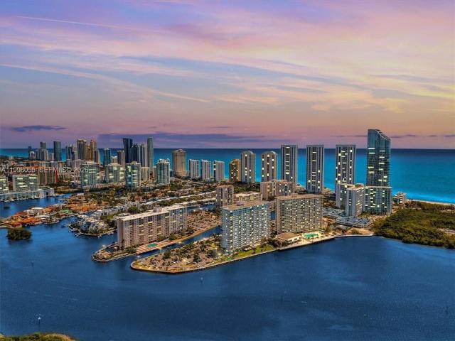 Luxury apartment complex for sale in Sunny Isles Beach, United States