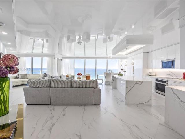 Luxury apartment complex for sale in Sunny Isles Beach, United States