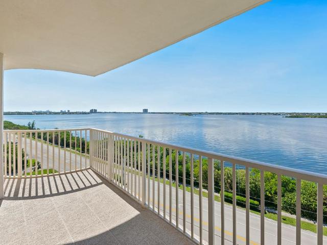 Luxury apartment complex for sale in Palm Beach Shores, United States
