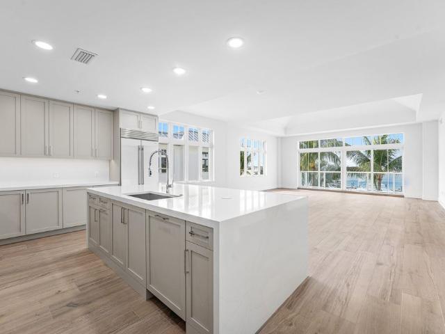 Luxury apartment complex for sale in Palm Beach Shores, United States