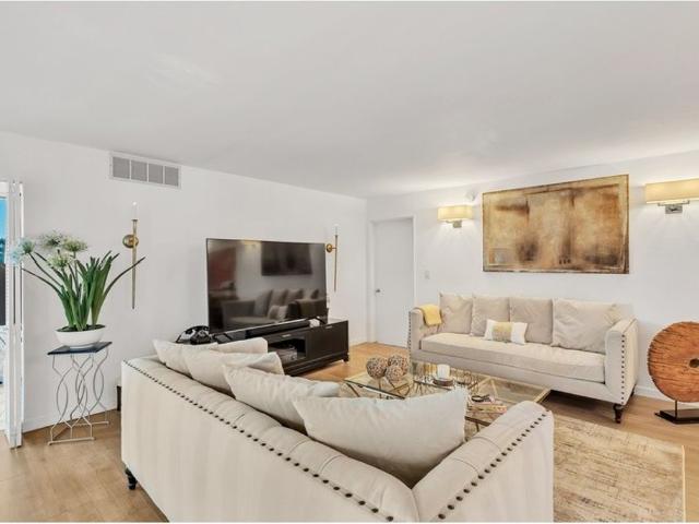 Luxury Apartment for rent in Beverly Hills, California