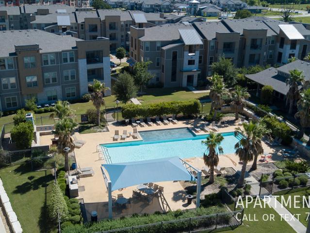 Luxury apartment in College Station1 month free