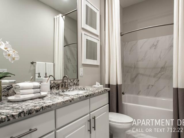 Luxury apartments in South Central Houstonone month free