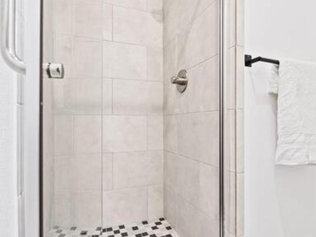 Luxury Austin Smart Home: Private Ensuite Suites | Designer Shaker Kitchen | Integrated Workspaces | Near Highland Transit