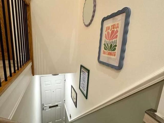 Luxury Bed / Trollope St / Aug, LN5