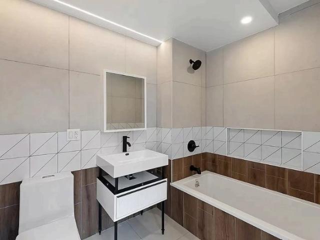 Luxury building in Harlem, roommate needed