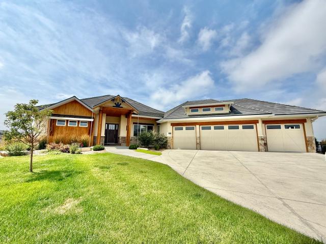 Luxury Golf Retreat in Berthoud with Breathtaking Mountain and TCP Golf Course Views