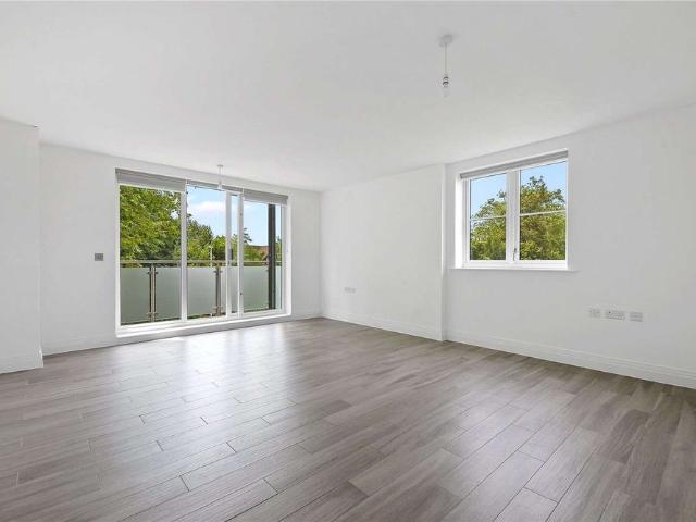 Luxury ground floor three bedroom apartment set in a gated development in Northwood