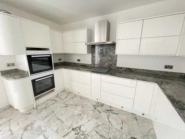 Luxury Double Rooms in Professional House Share, Marsh Road, Luton