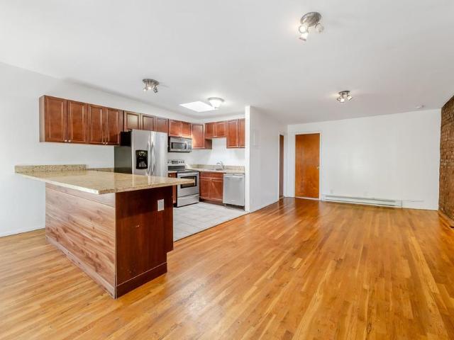 Luxury Detached House for rent in 5 47 51st Avenue, Queens, New York