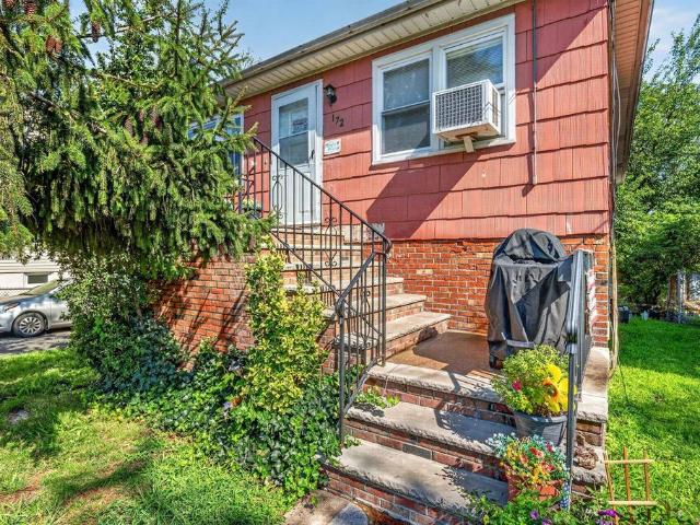 Luxury Detached House for sale in 172 Meadow Lane, Secaucus, Hudson County, New Jersey